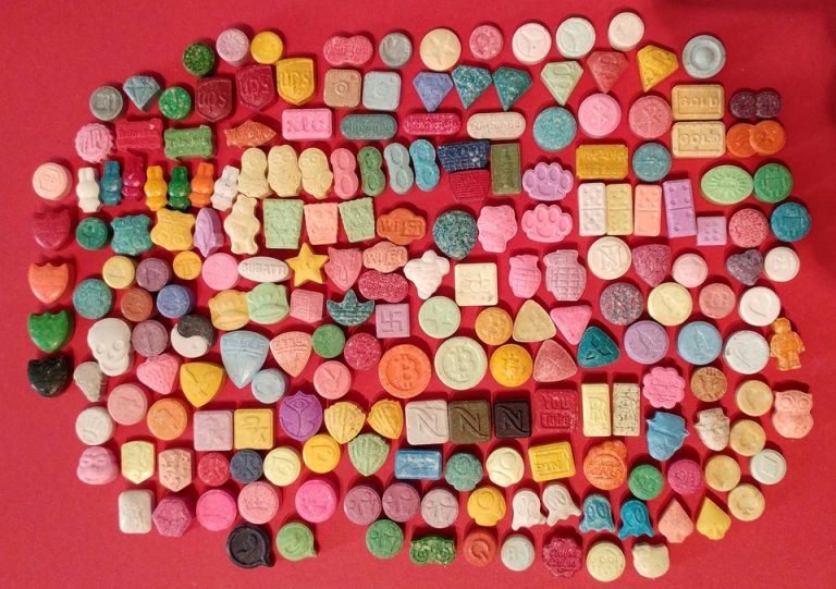 Af en toe een pilletje XTC: hoe slecht is dat voor je? - Drugs en Uitgaan