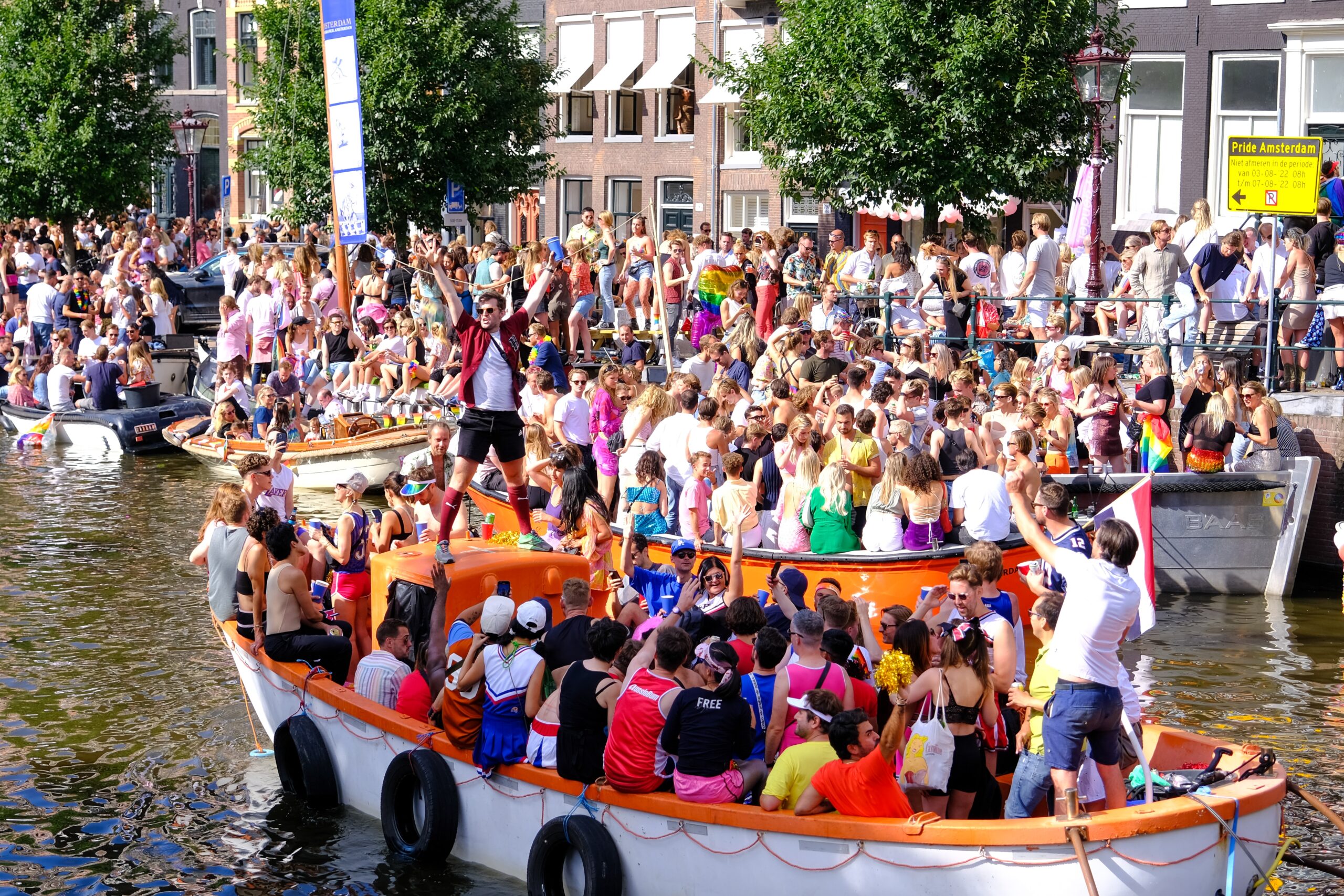 Canal Parade-primeur: een boot voor mensen die nuchter Pride vieren ...